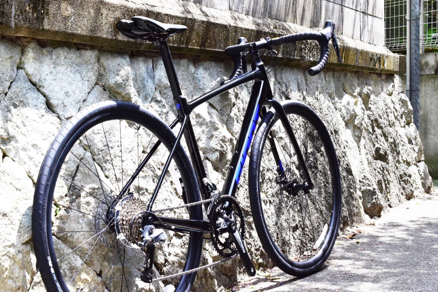 高めのスタックハイトと38mm幅タイヤまで対応するフレームでオールロード（=AR）コンセプトを掲げる「コンテンドAR」シリーズ。